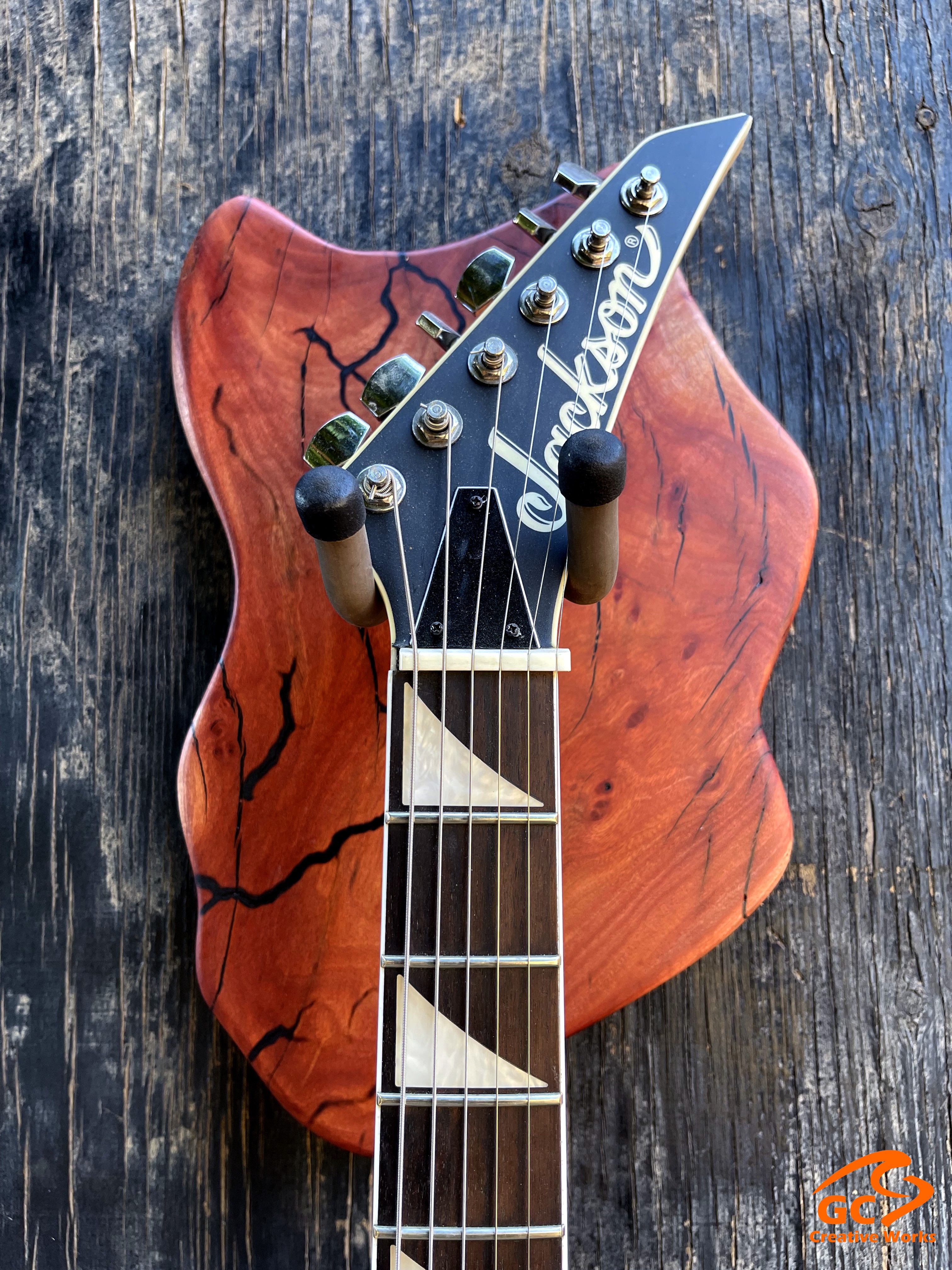 Index of /guitarhanger/angus-young